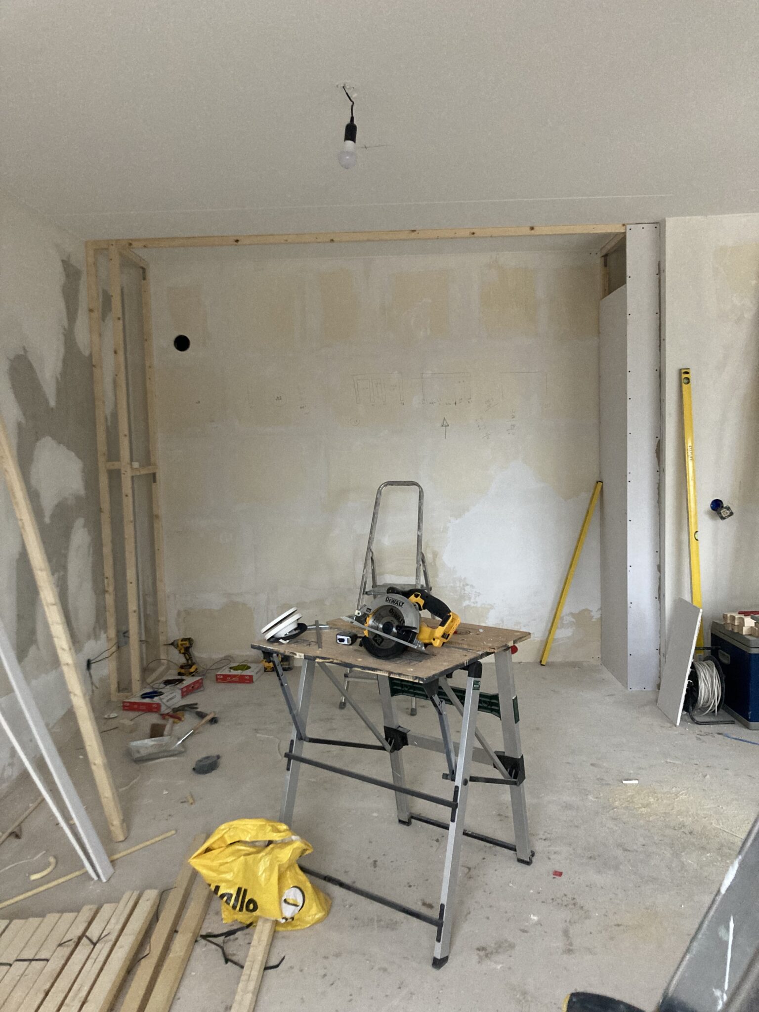 DIY: zelf een inbouwkast maken met de Metod kasten van Ikea - Studio Zodiac